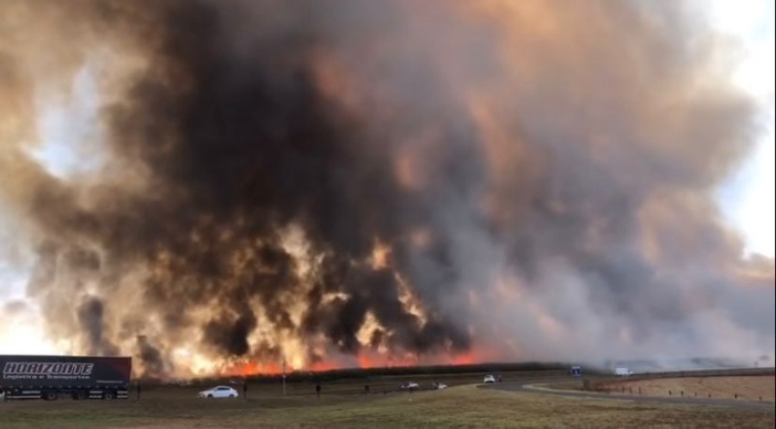 Incêndio de grandes proporções atinge canavial próximo ao Anel Viário ... Incêndio de grandes proporções atinge canavial próximo ao Anel Viário ...